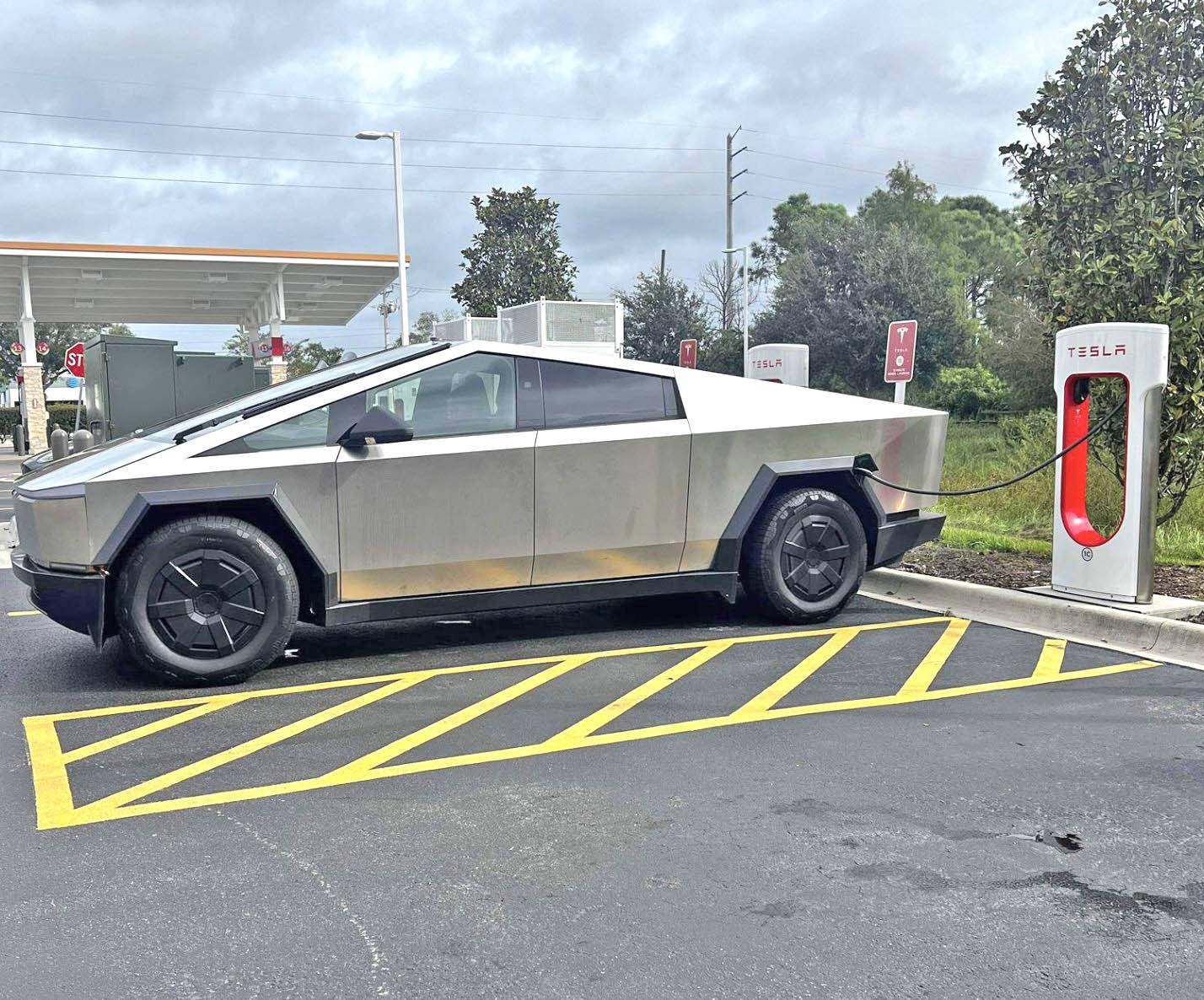 Wheels Revealed: 18" Base, 20" Base, and Premium Wheel | Page 4 | Tesla ...