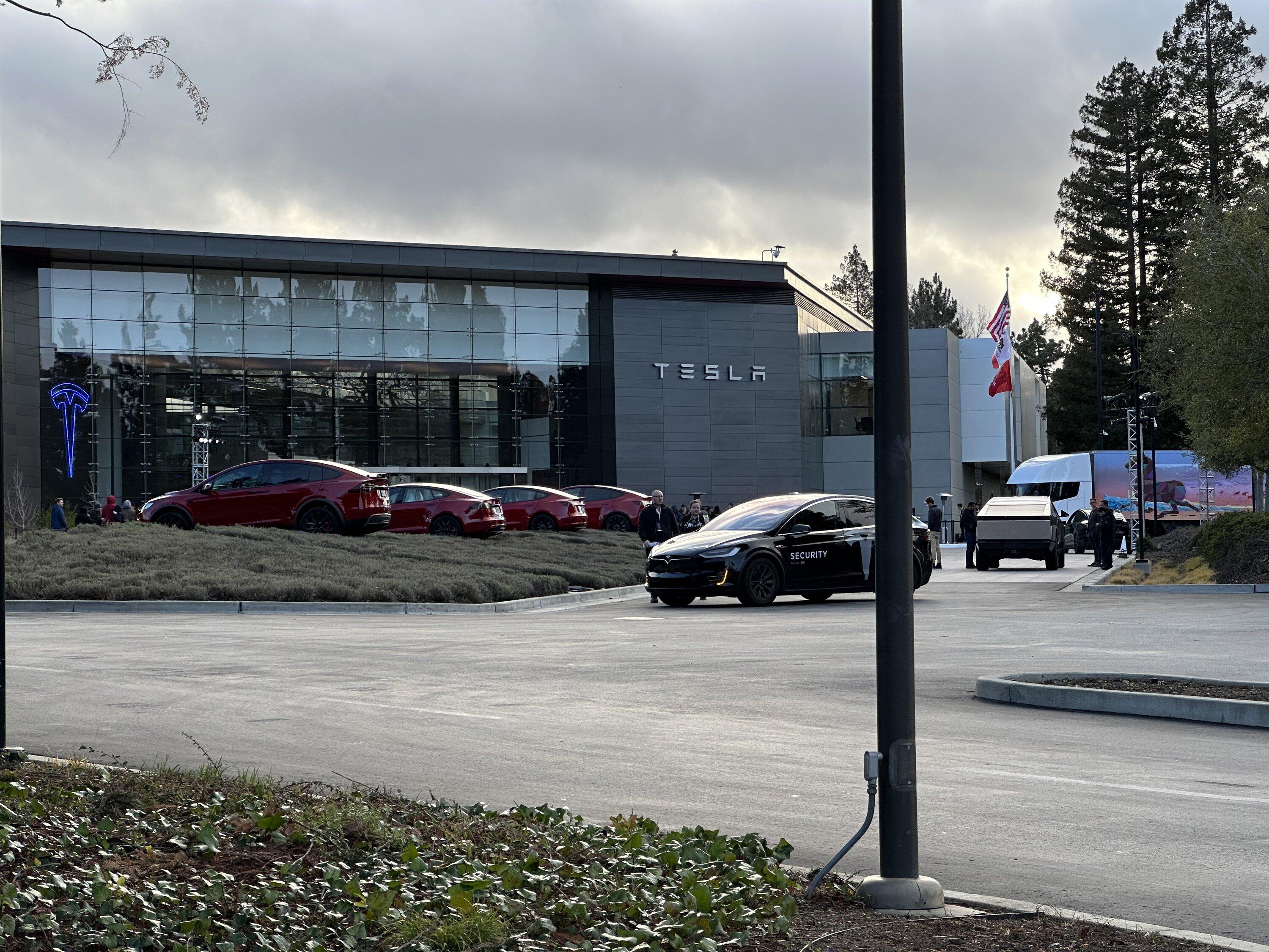 Latest Cybertruck spotted "off road" at Tesla Campus for Engineering ...