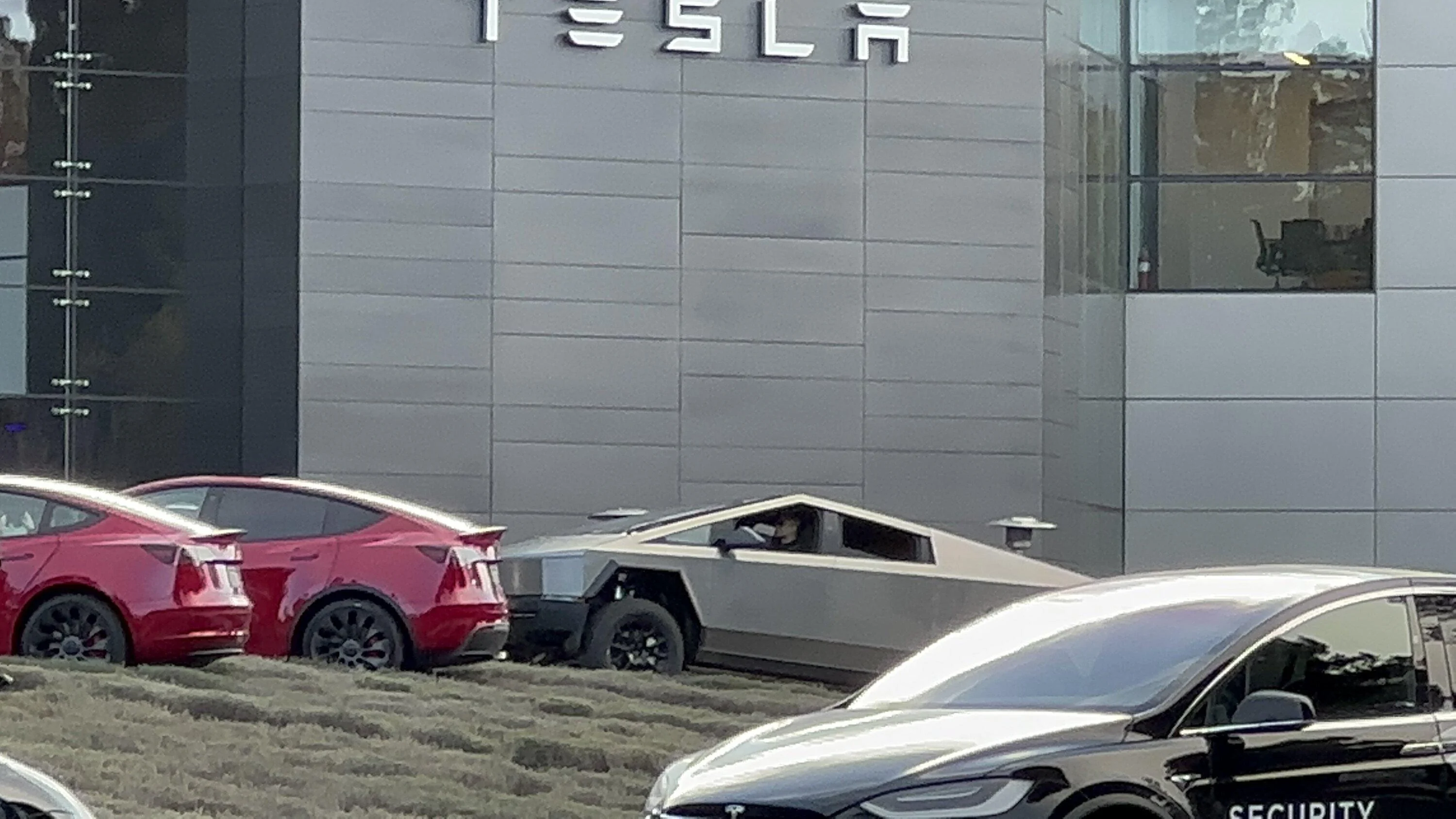 Latest Cybertruck spotted "off road" at Tesla Campus for Engineering ...