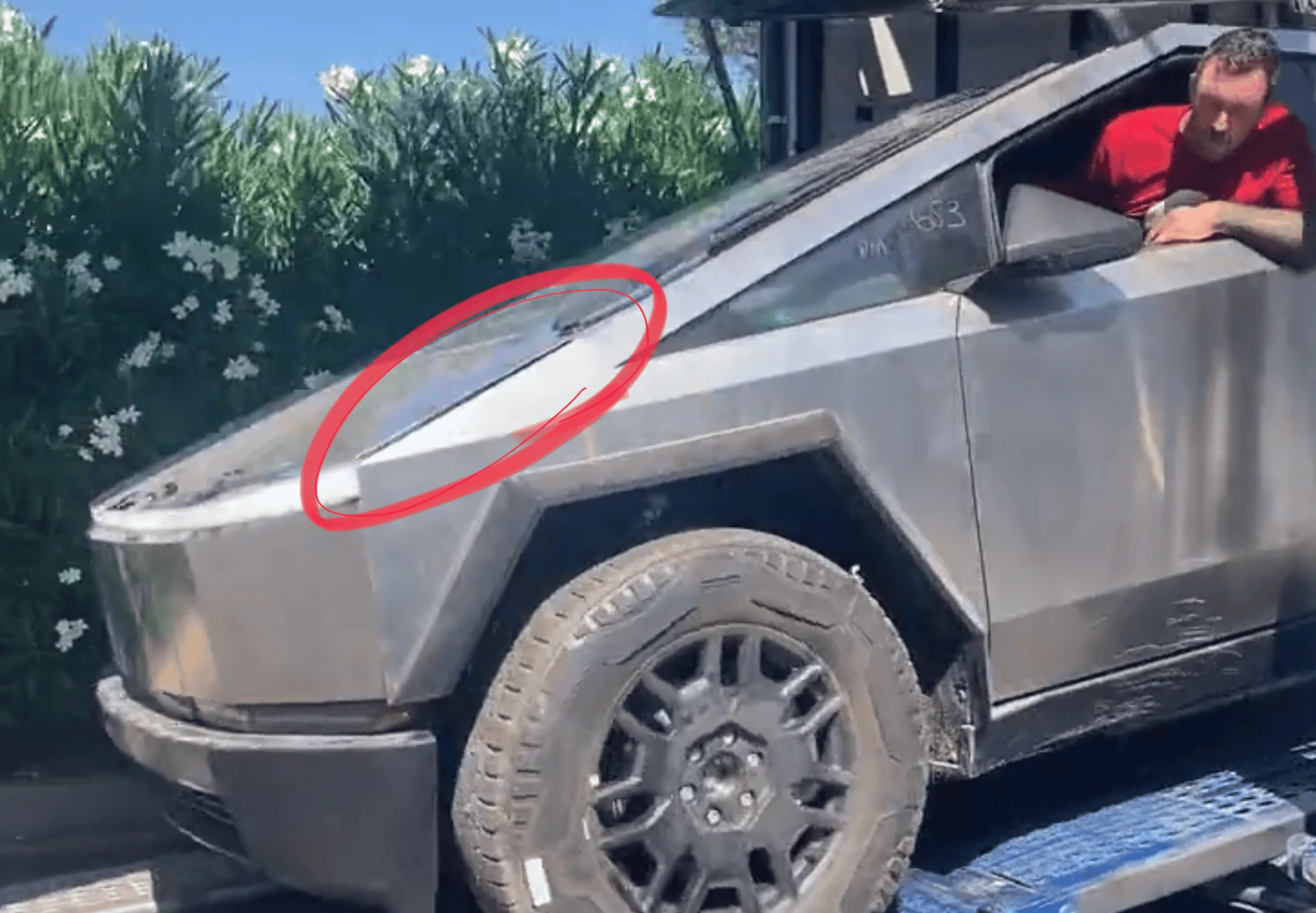 Cybertrucks being unloaded from trailer in Palo Alto (+ out in Arizona ...