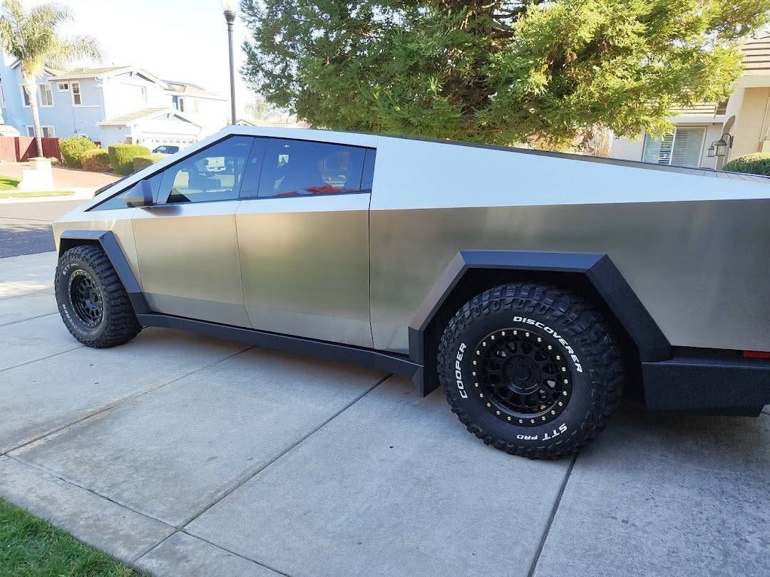 Cyberbeast w/ Cooper STT PRO Tires (325x65x18) + 18" Black Rhinos ...