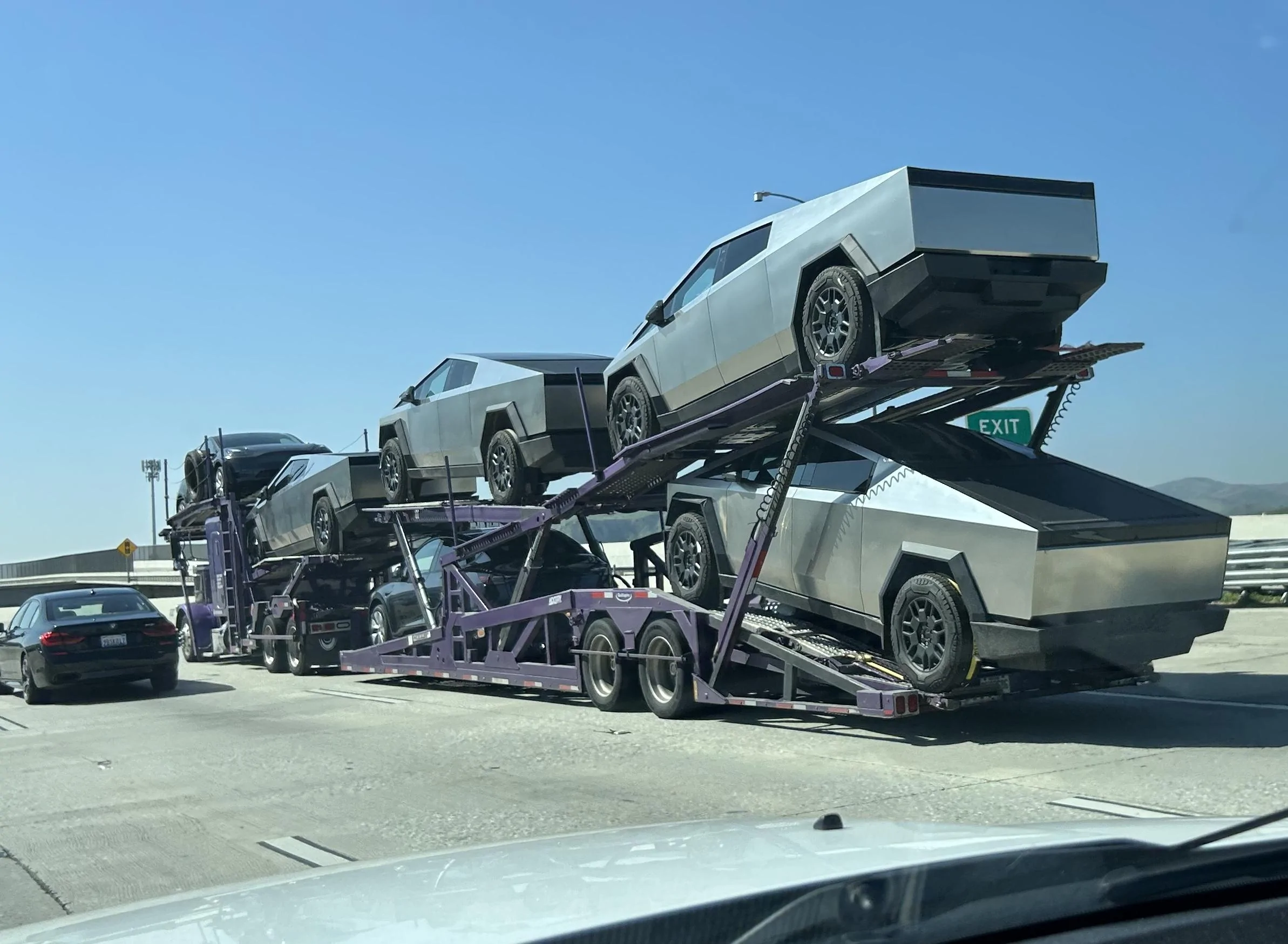 $400k+ worth of Cybertruck’s inbound for SoCal delivery center(s ...