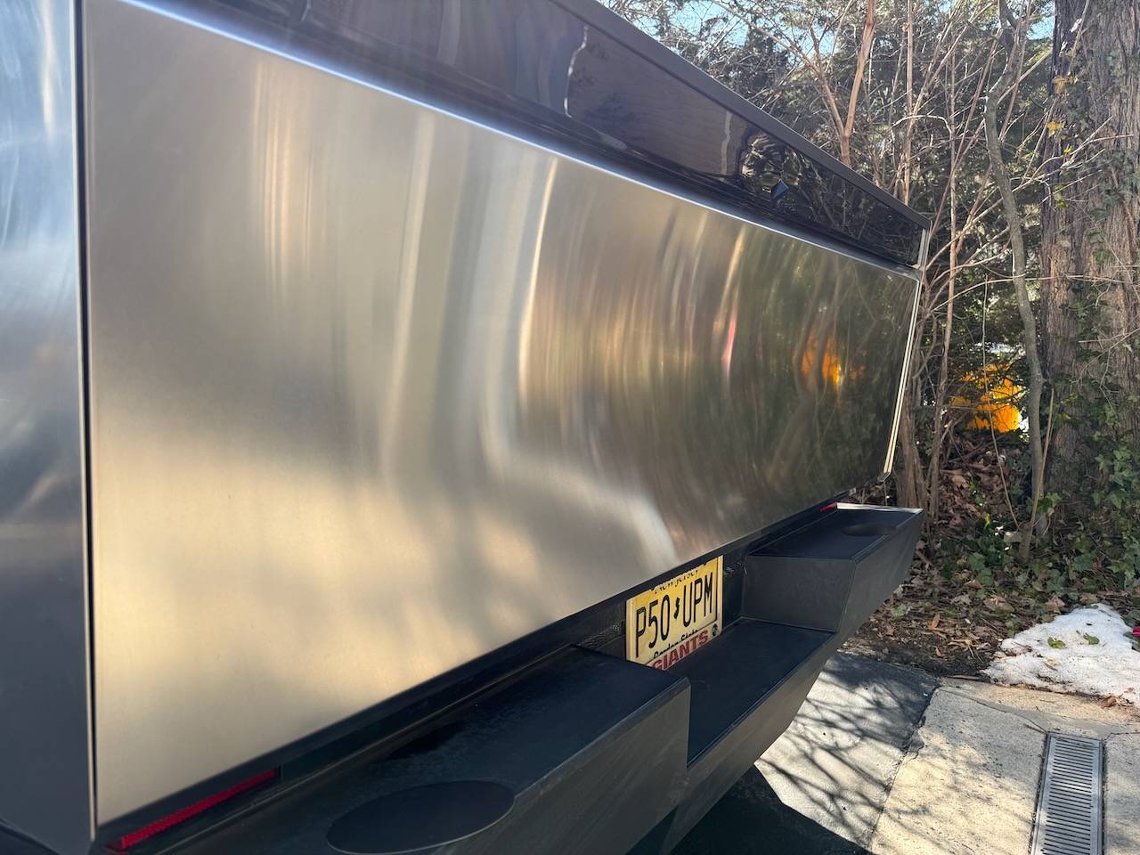 Are magnets rusting Cybertruck's stainless steel? Six month check in ...