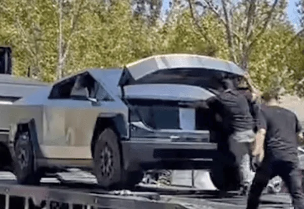 8/29: Cybertrucks spotted heading towards Fremont + unloading videos ...