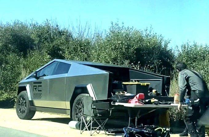 Cybertruck tailgating w/ pics of tailgate down, bed rails, bed floor ...