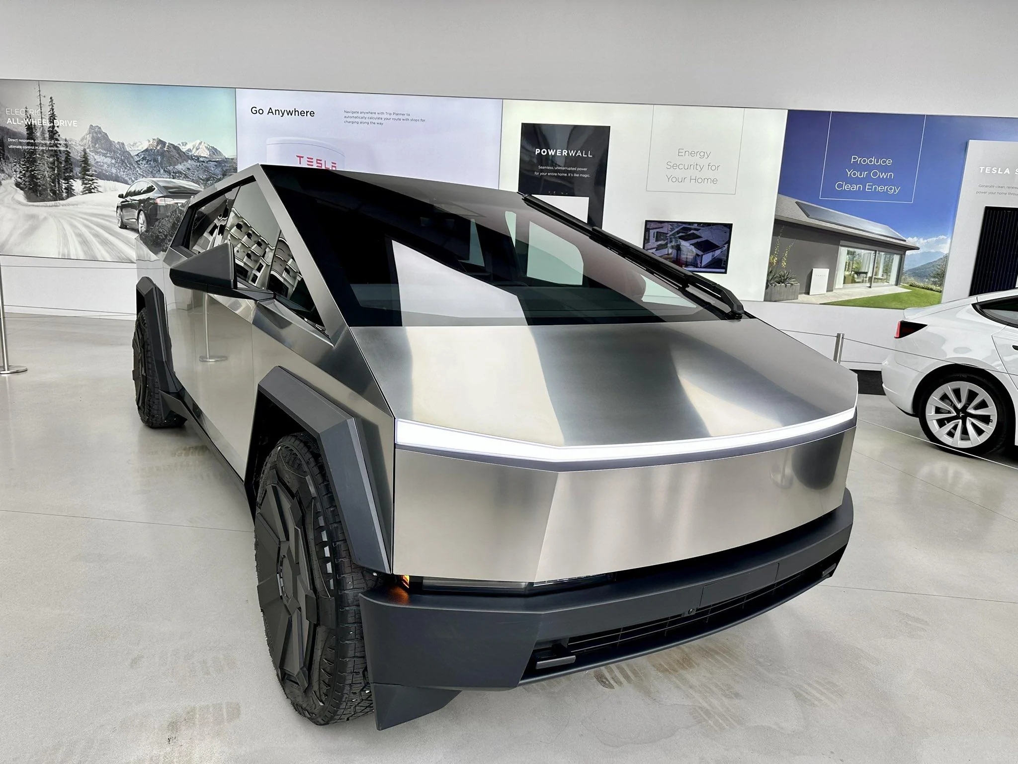 NYC & Tampa Florida stores have Cybertrucks! | Tesla Cybertruck Forum ...