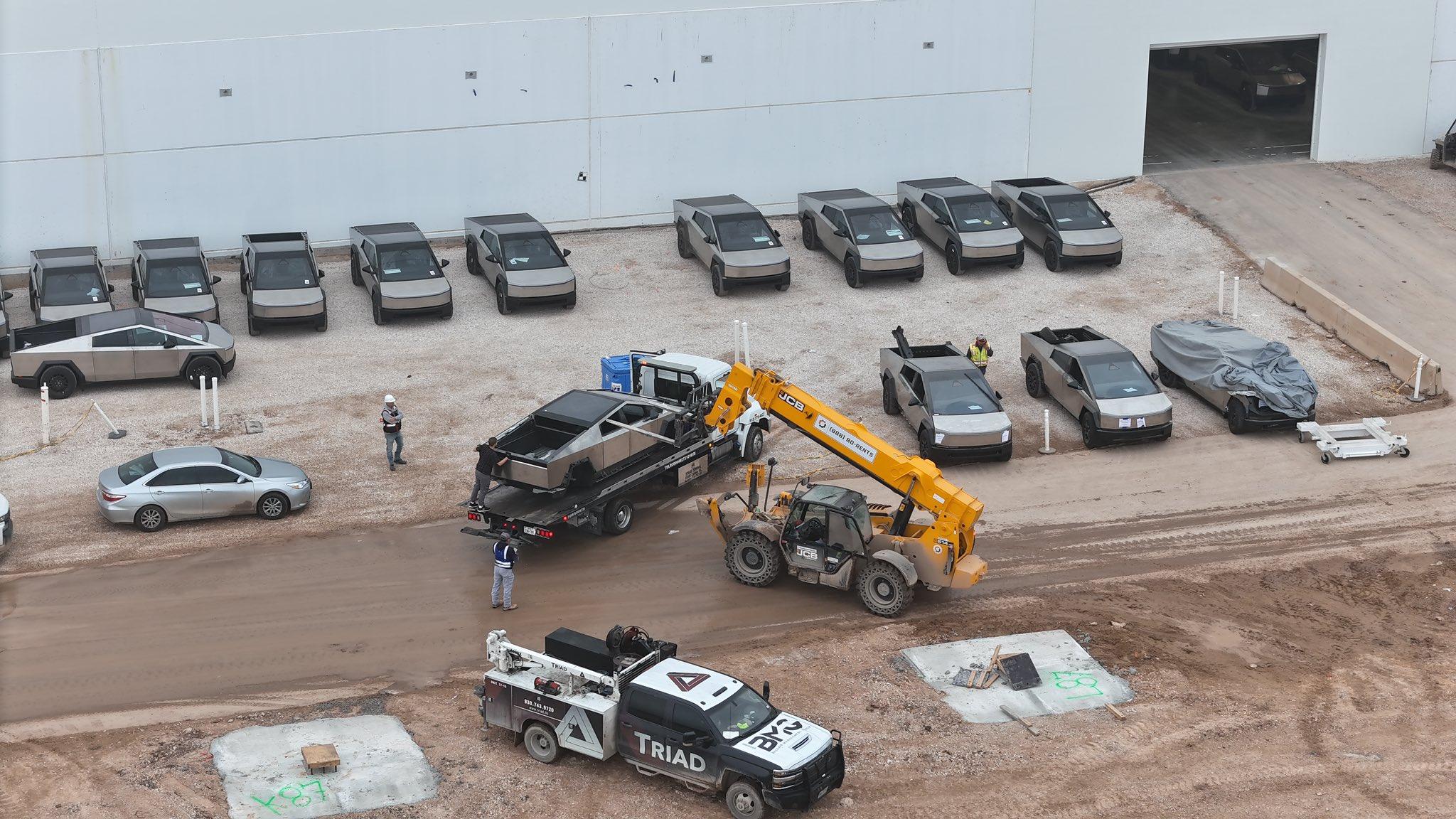 📸 Daily photos: Cybertrucks in outbound lot at Giga Texas -- updated 1 ...