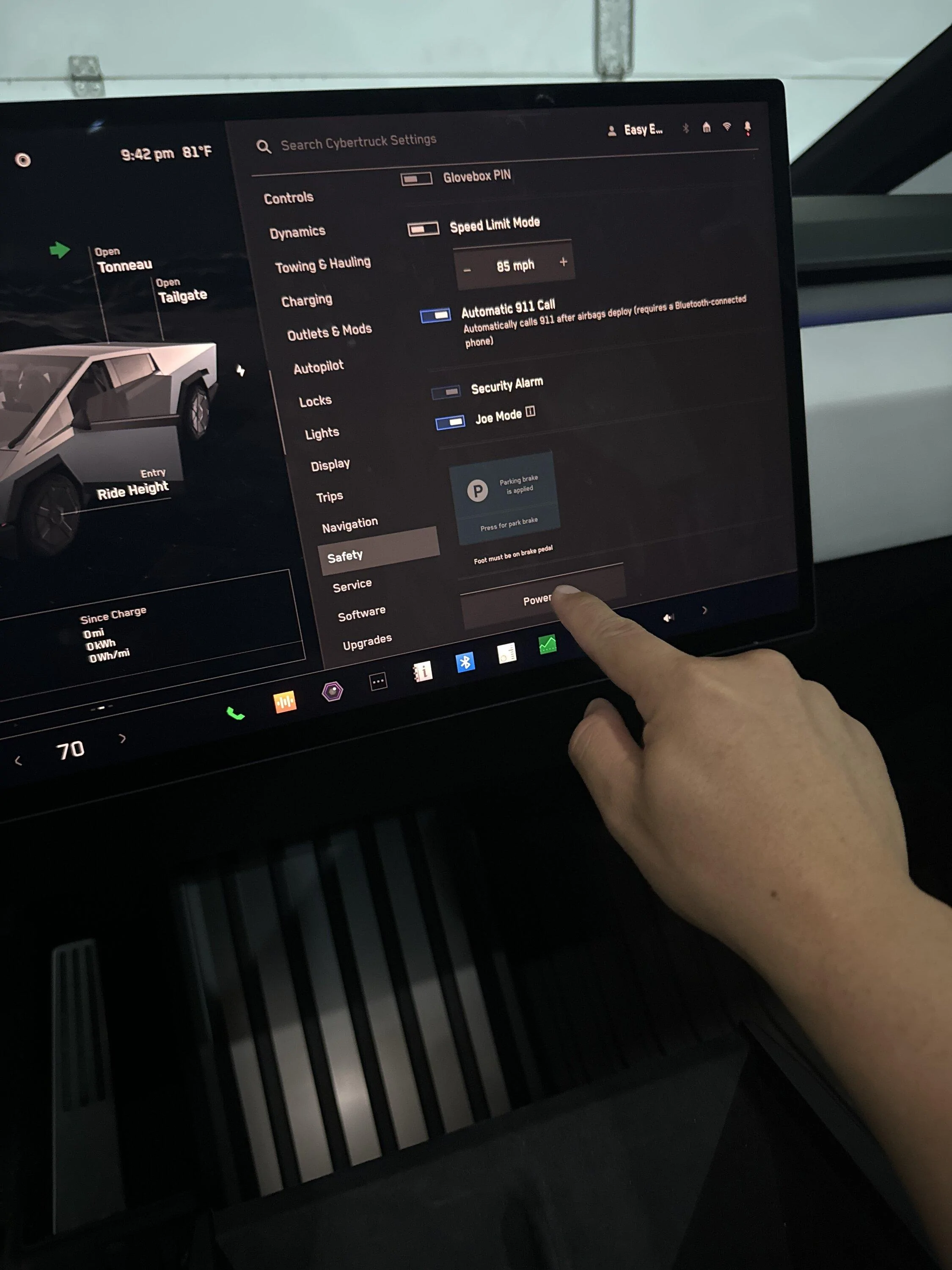 Hazard lights will not turn off | Tesla Cybertruck Forum - Cybertruck ...