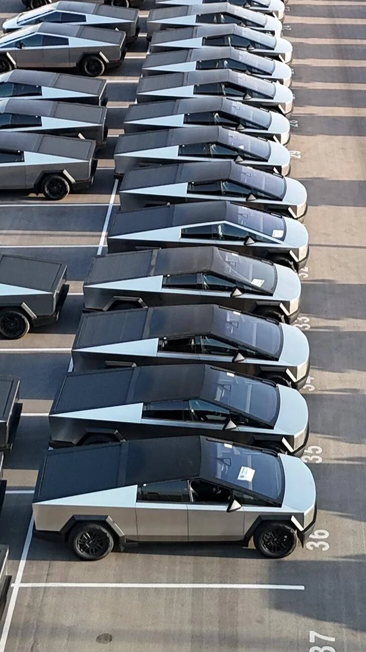 Large number of Cybertrucks without Cantrail Trims spotted at Giga ...