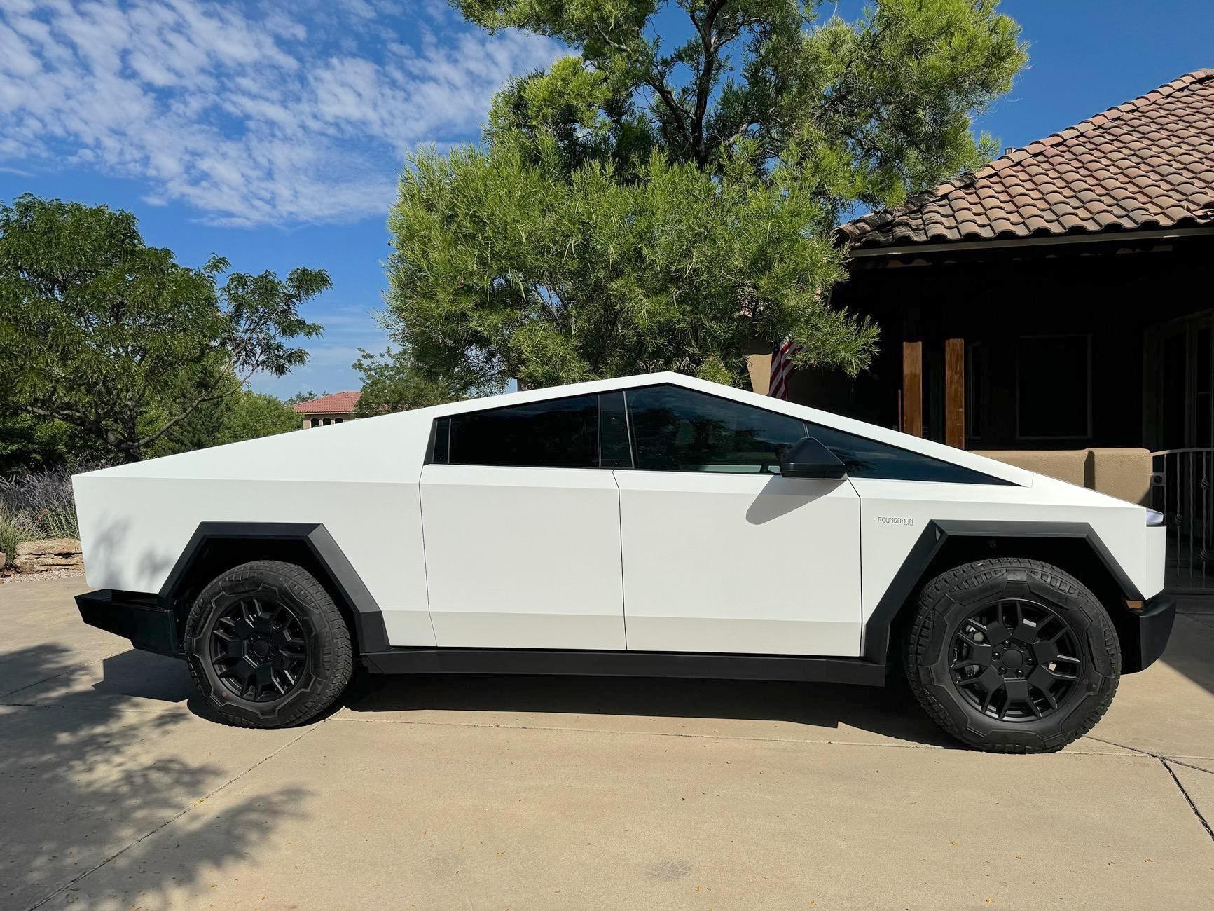 CYBERTRUCKco Lift Rod Kit -- Installed Results & Ride Heights Photos ...