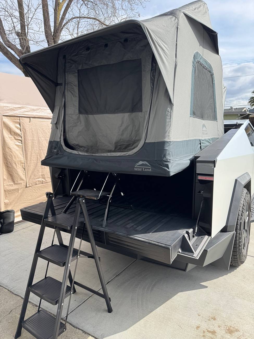Cyber Tent Style - Using RTT mounted in truck bed | Tesla Cybertruck ...