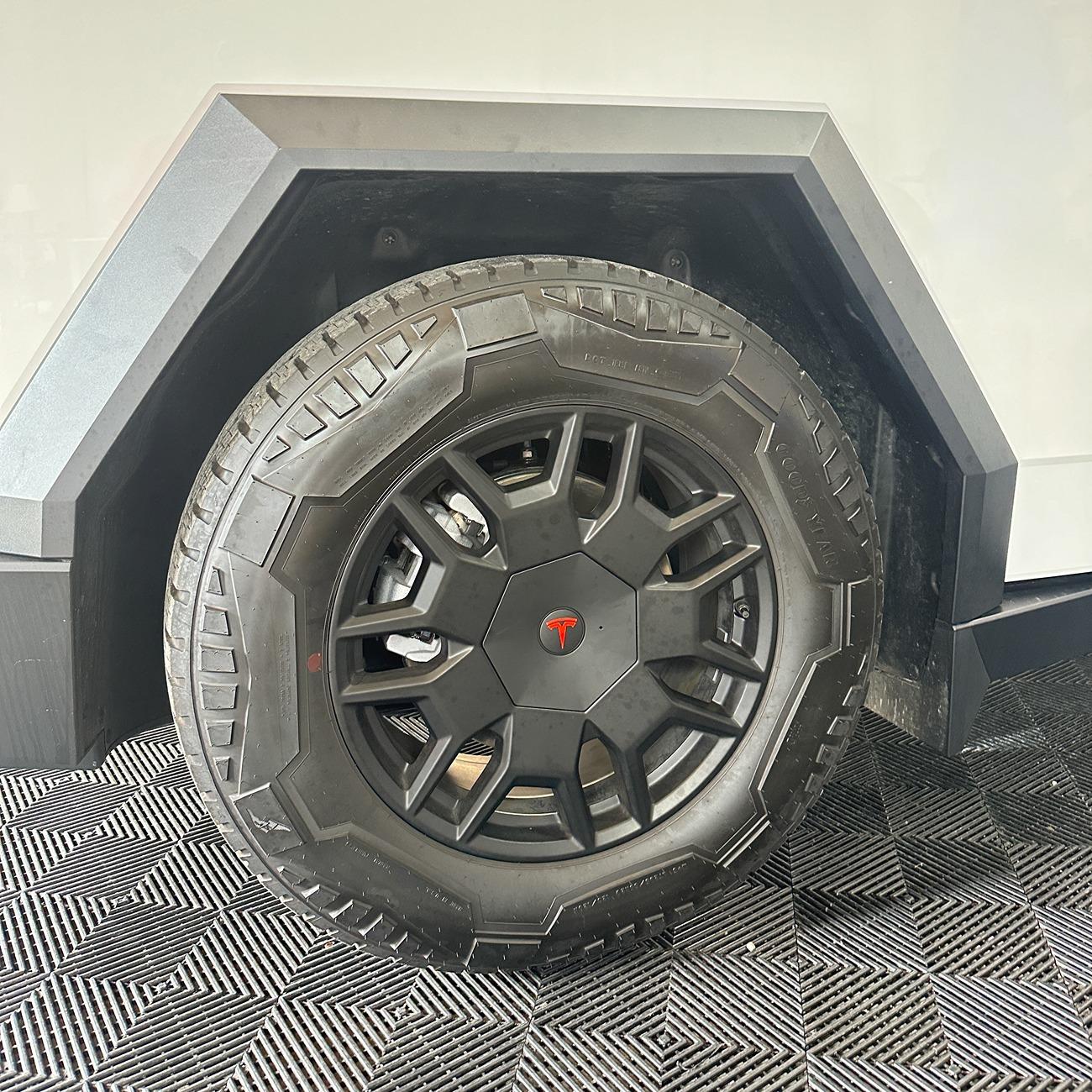 STEK DynoWhite + TRON look + Hub Covers with red accents (by TESBROS ...