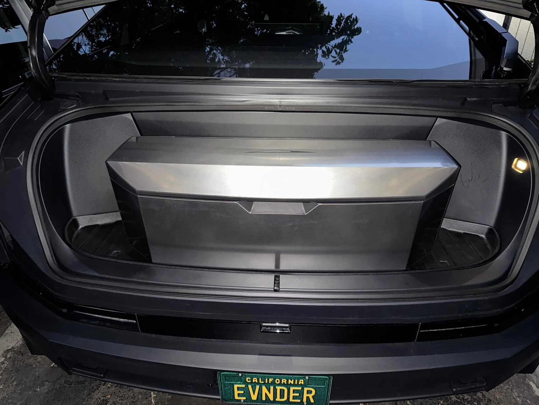 Tesla Cybertruck Cooler hands on video review - my first impressions ...