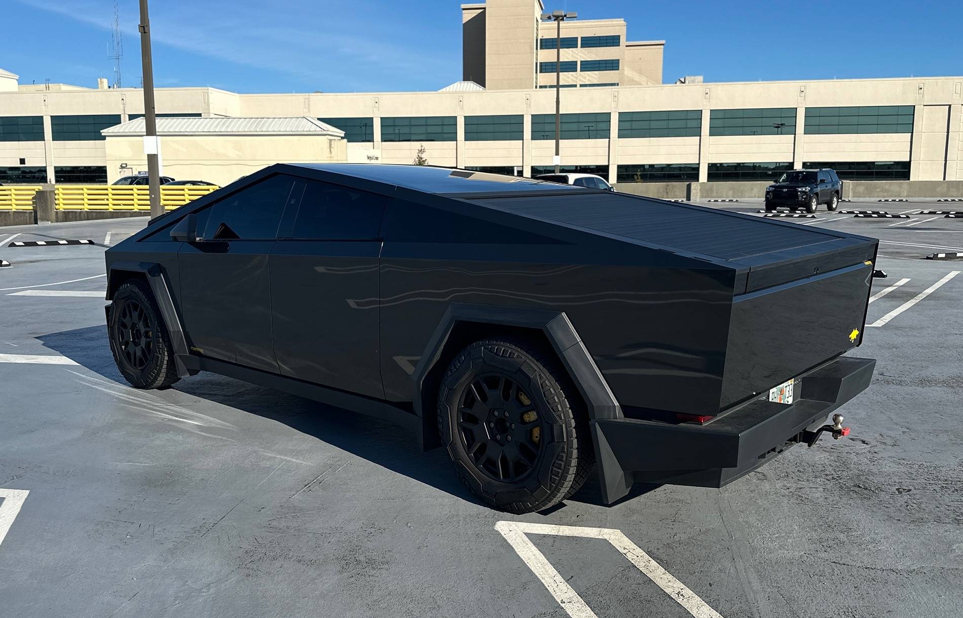 TMaxx Gloss Liquid Platinum Wrap from T Sportline | Tesla Cybertruck ...