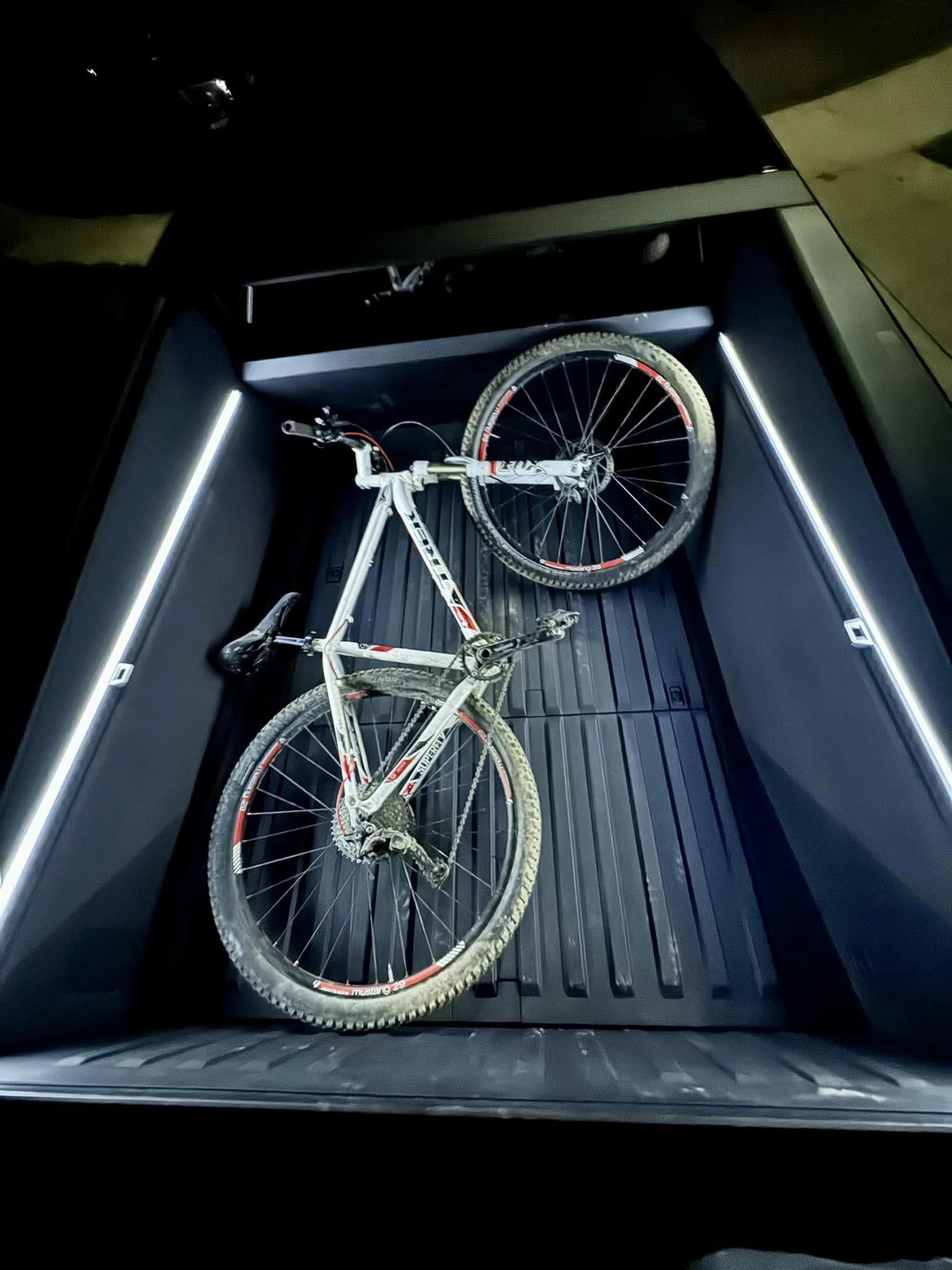 Kuat Bike Hitch Rack installed photos + mountain bike fully fit laying ...