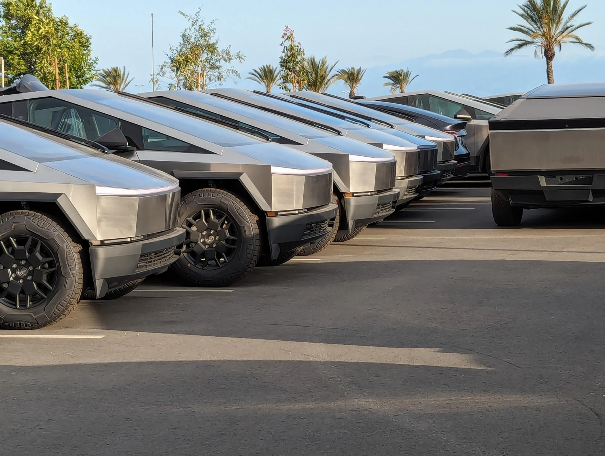 Lots of CTs in Upland, CA | Tesla Cybertruck Forum - News, Discussions ...