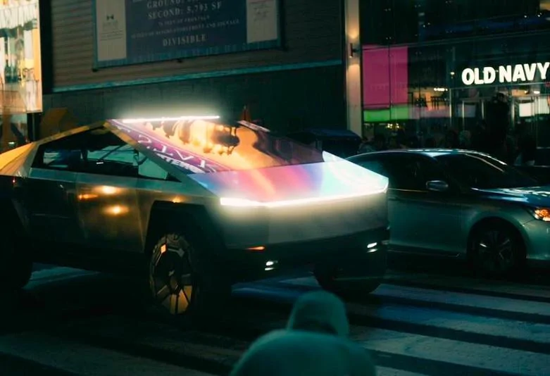🗽 Cybertruck beautiful under NYC lights (update: older video posted ...