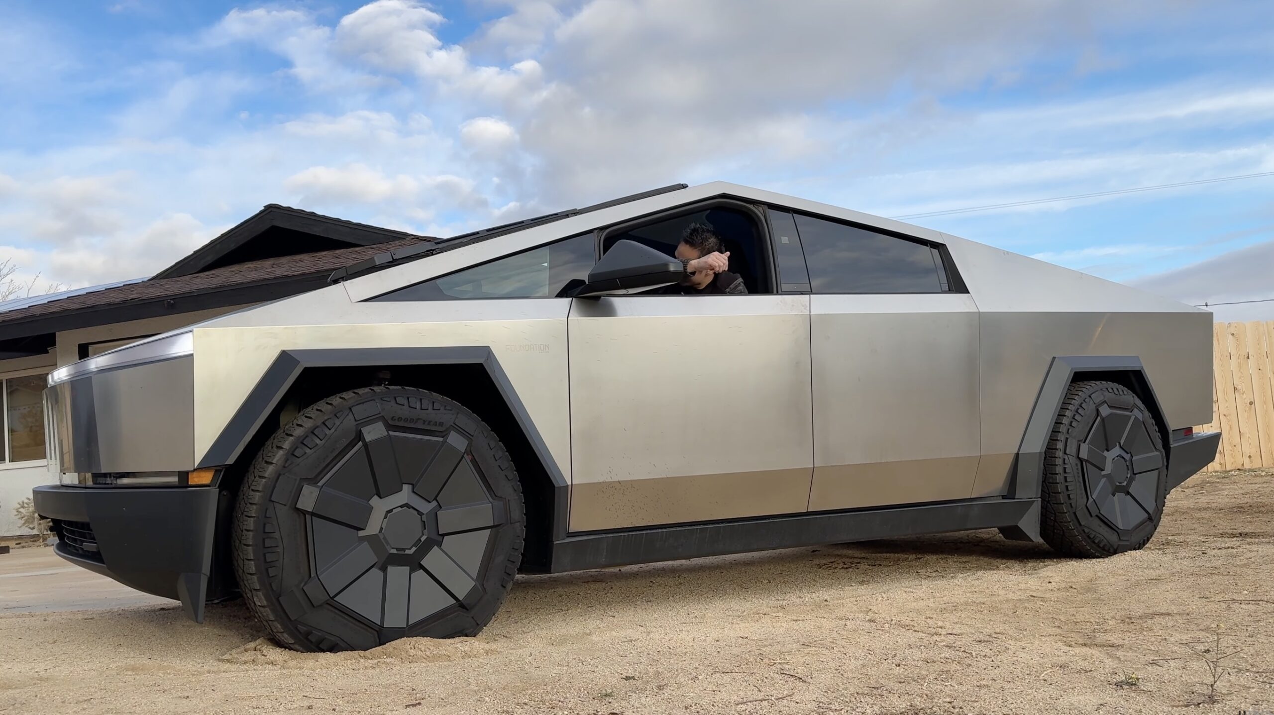 Video: Cybertruck suspension modes change - from High to Low | Tesla ...