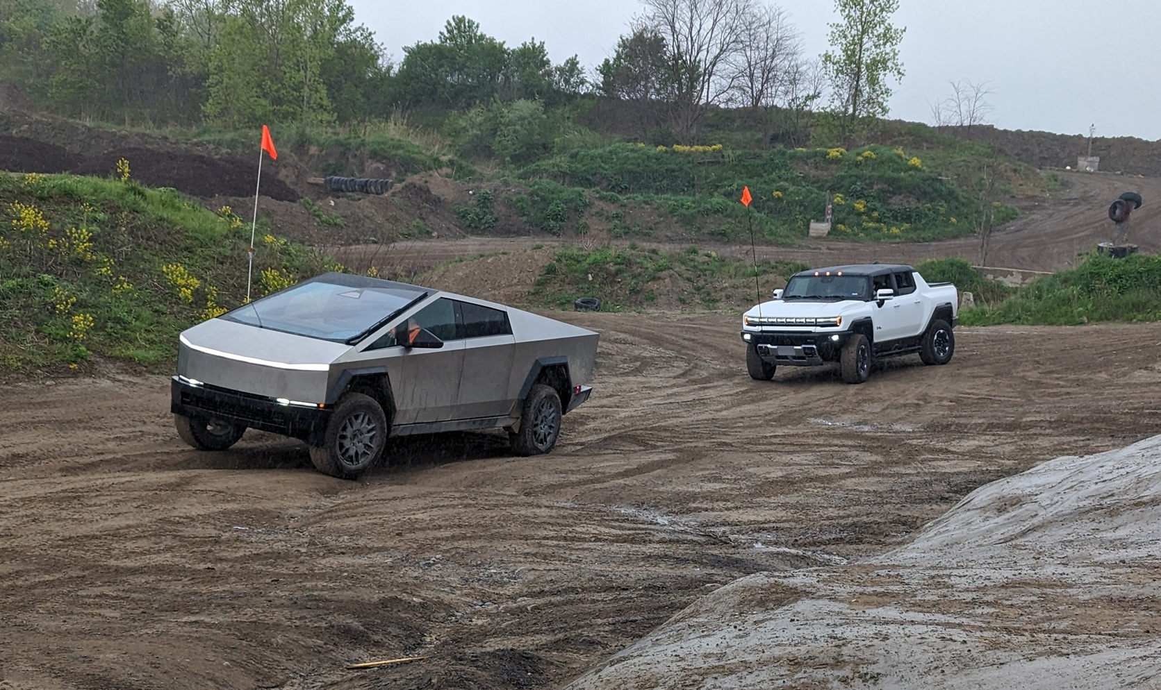 Hummer and Cybertruck hit up off-road park | Tesla Cybertruck Forum ...