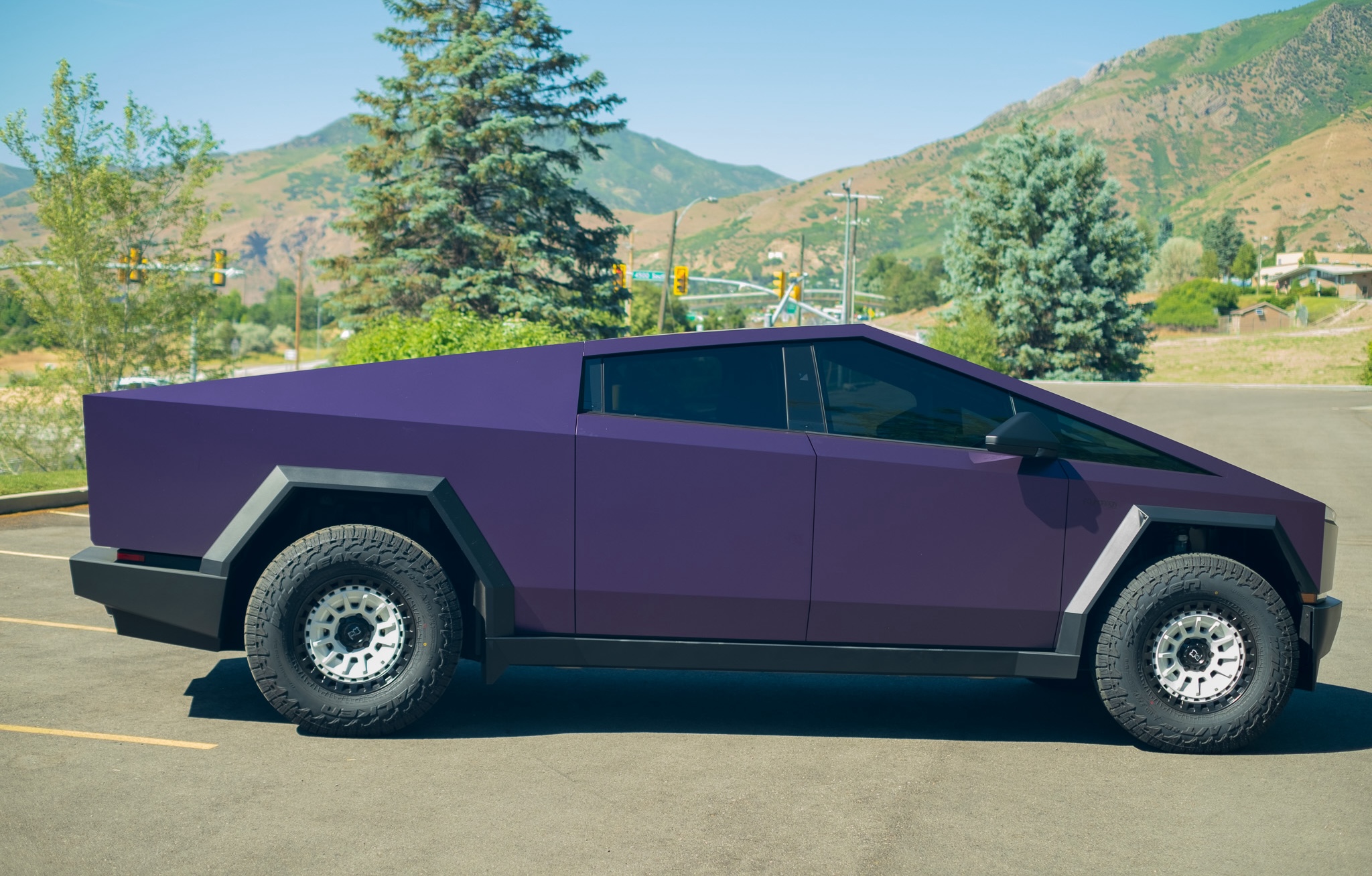 KPMF Matte Purple Black Iridescent Vinyl Wrap + white Black Rhino 18 ...