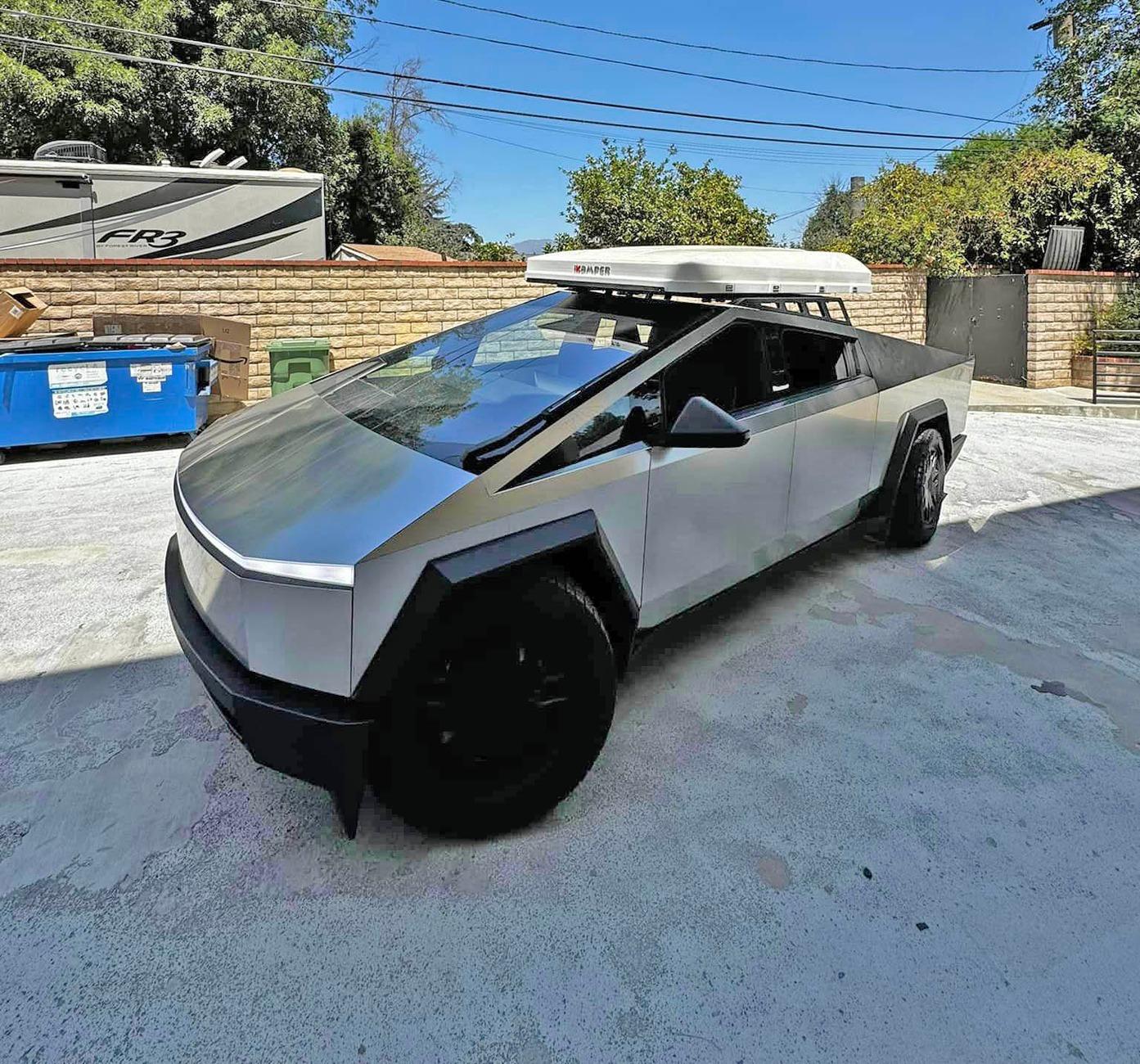 iKamper 2.0 Clamshell Rooftop Tent (RTT) + Mars Adventure Gear Roof ...