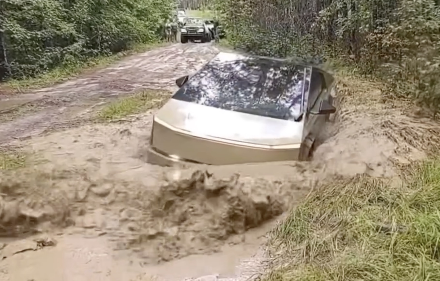 Cybertruck makes it through mud hole that only lifted Jeep on 37's ...