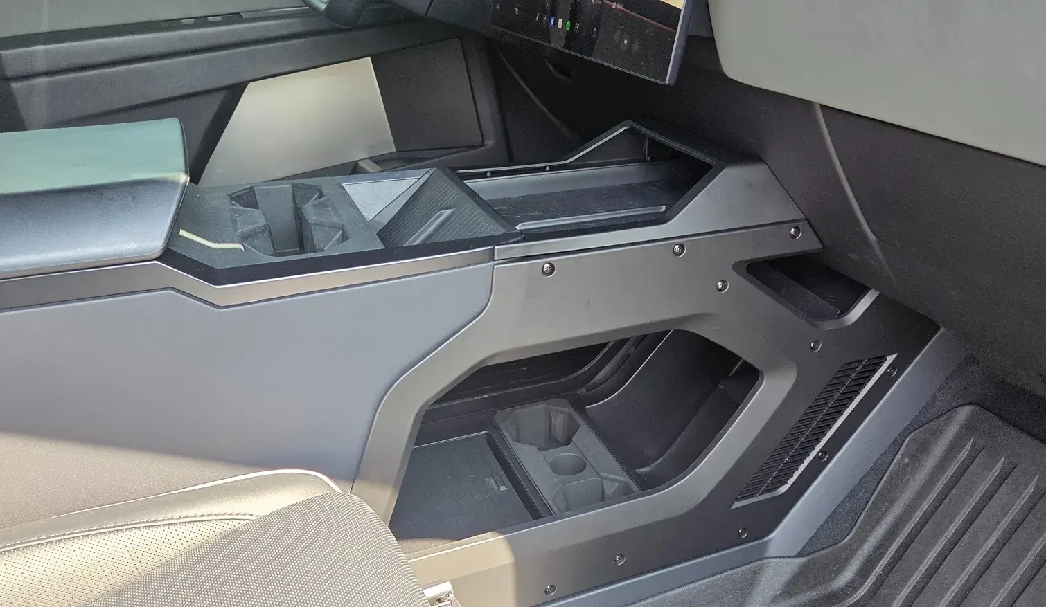 Launch & Giveaway: Aisle Central Storage Box for Tesla Cybertruck ...