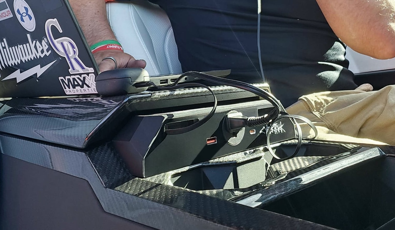 Center console USB Charger Hub 2.0 -- Cybertruck feels futuristic but ...
