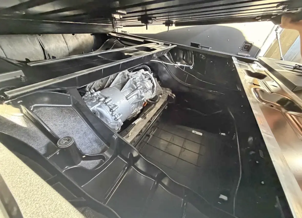Standard AWD photos: smuggler bay after removing trunk cover | Tesla ...